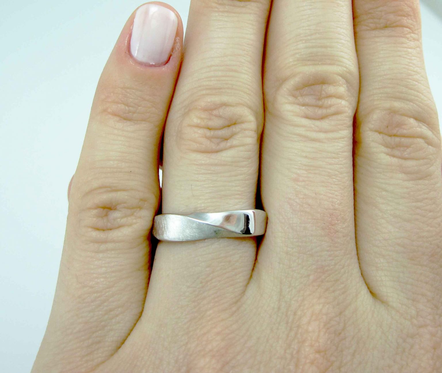 Platinum mobius mens wedding band, 5mm Mobius wedding ring in platinum ...