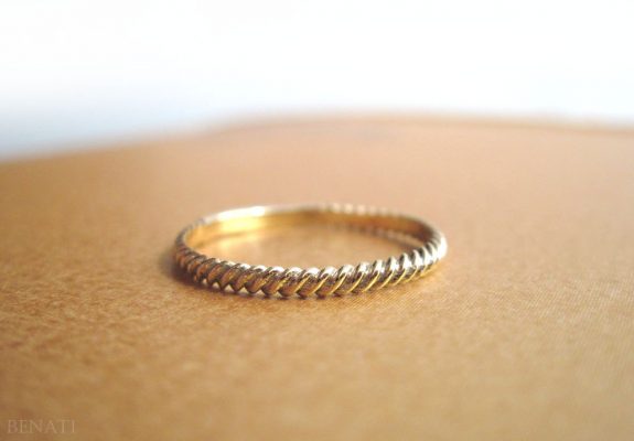 Gold braided rope ring, gold rope wedding band | Benati