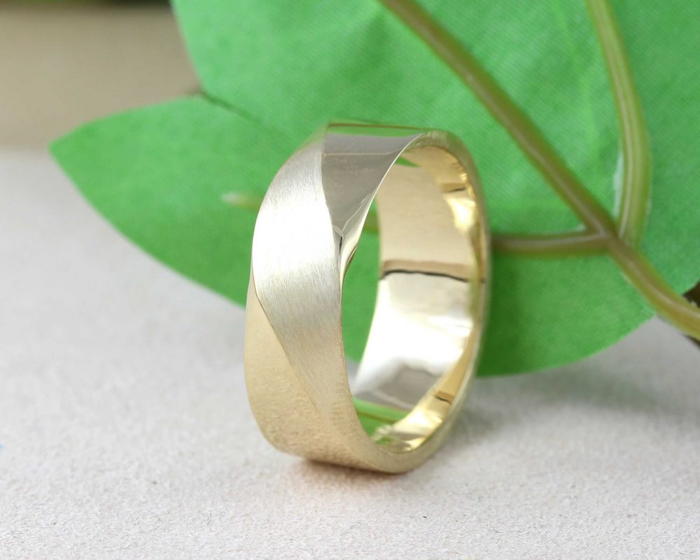 Wide Mens Gold Wedding Band, 8 mm Mobius Mens Wedding Ring | Benati