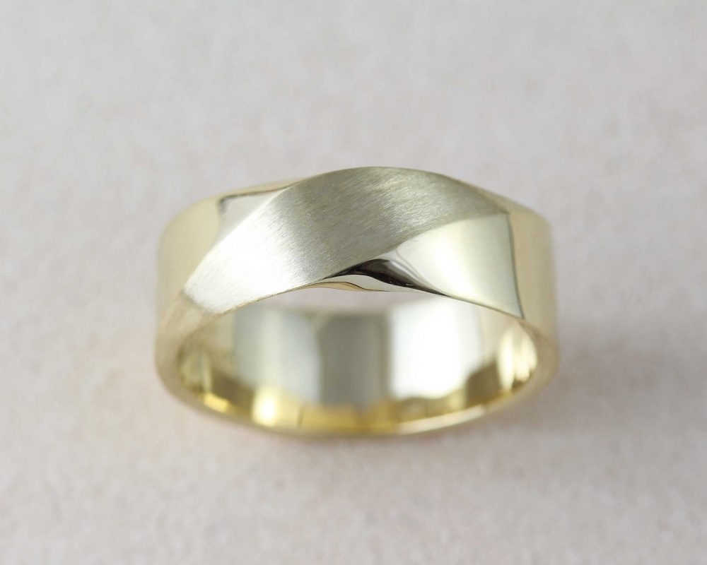 Wide Mens Gold Wedding Band, 8 mm Mobius Mens Wedding Ring | Benati
