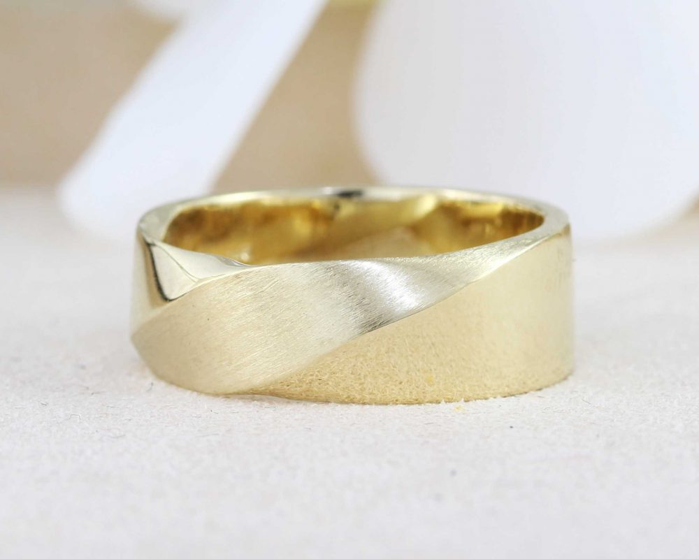 Wide Mens Gold Wedding Band, 8 mm Mobius Mens Wedding Ring | Benati