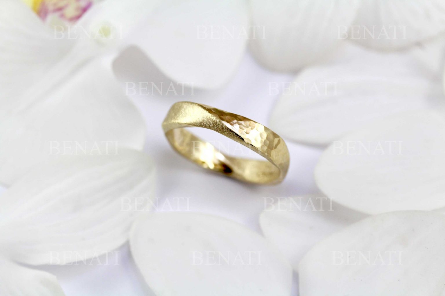 14K Gold Mobius Eternity Men’s Wedding Band, Gold Textured Hammered ...