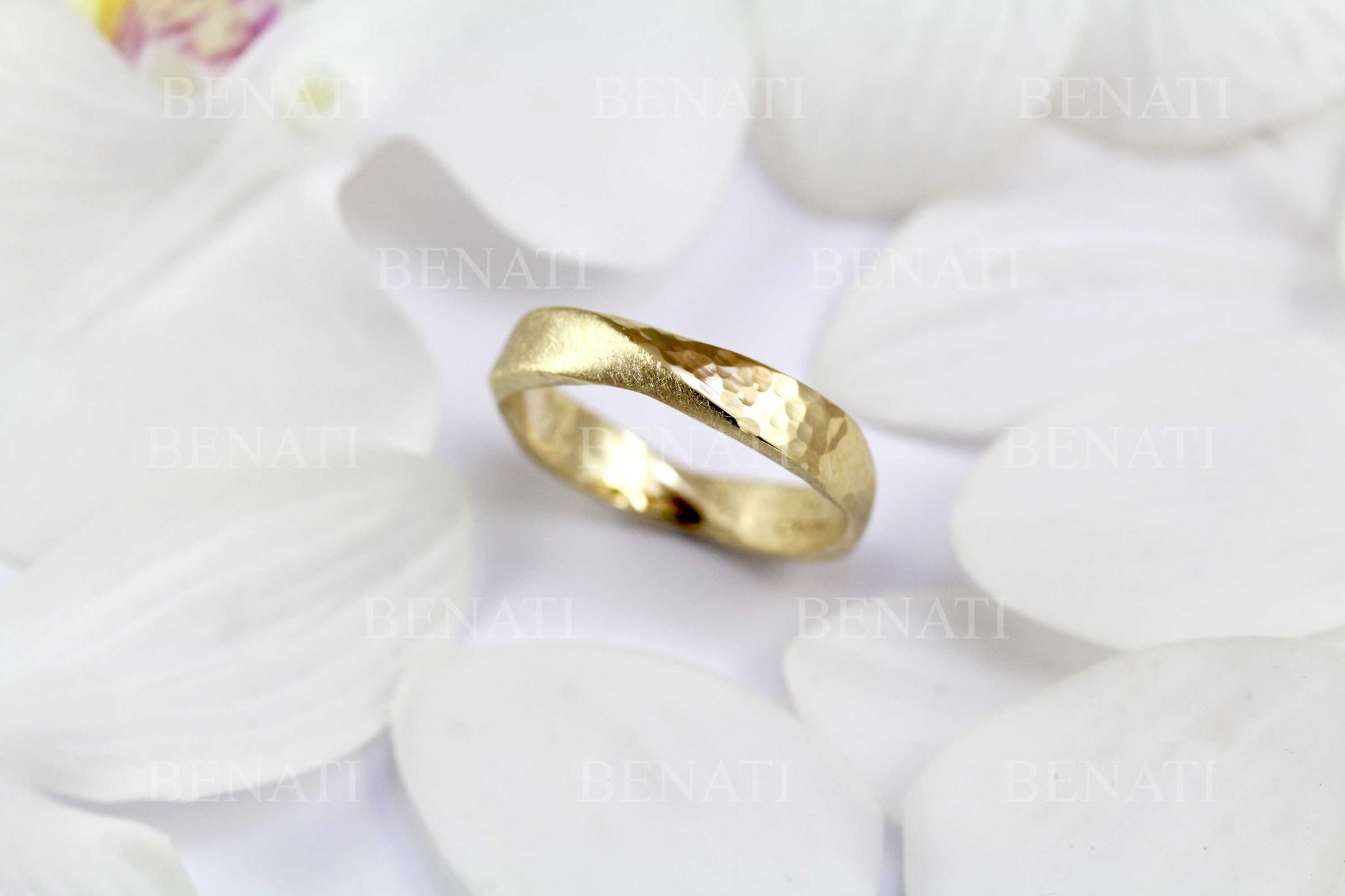 14K Gold Mobius Eternity Men’s Wedding Band, Gold Textured Hammered ...