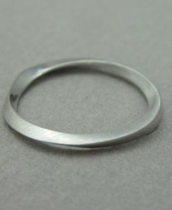 Wedding mobius stacking ring, 2mm Mobius wedding band | Benati