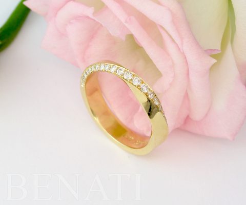 4mm Diamond Mobius Ring, Solid Gold Minimalist Diamond Wedding Ring ...