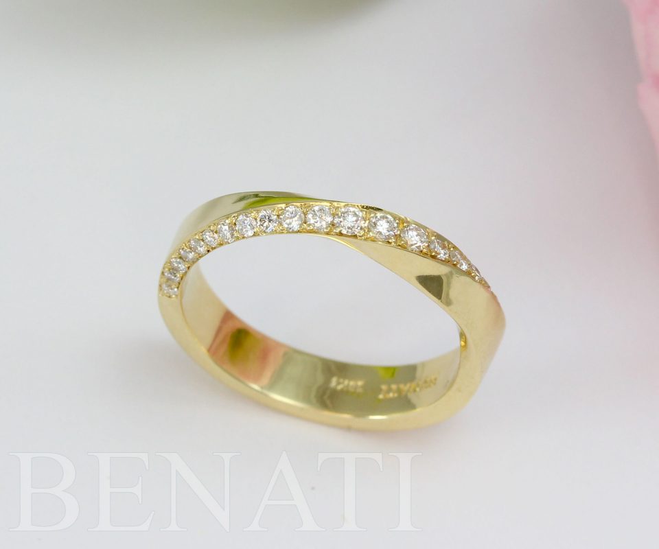 4mm Diamond Mobius Ring, Solid Gold Minimalist Diamond Wedding Ring ...