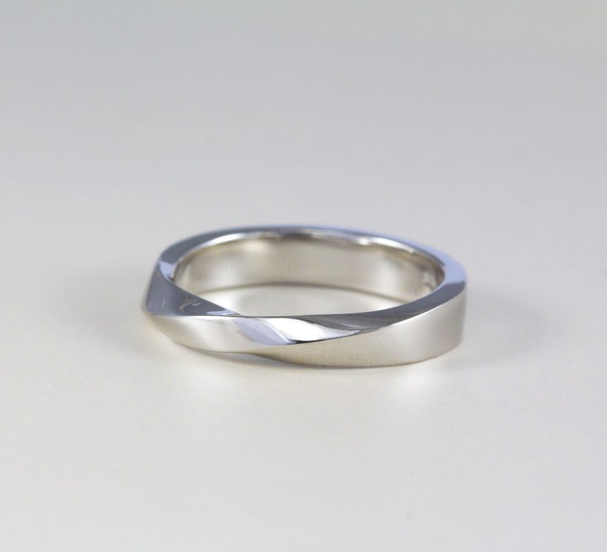 18k Mobius Wedding Ring, 4mm Mobius Wedding Band | Benati