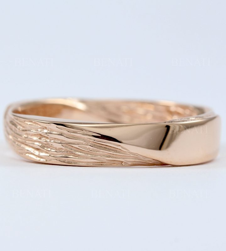 Rose Gold Mobius Wedding band With Wood Texture 4.5mm | Benati