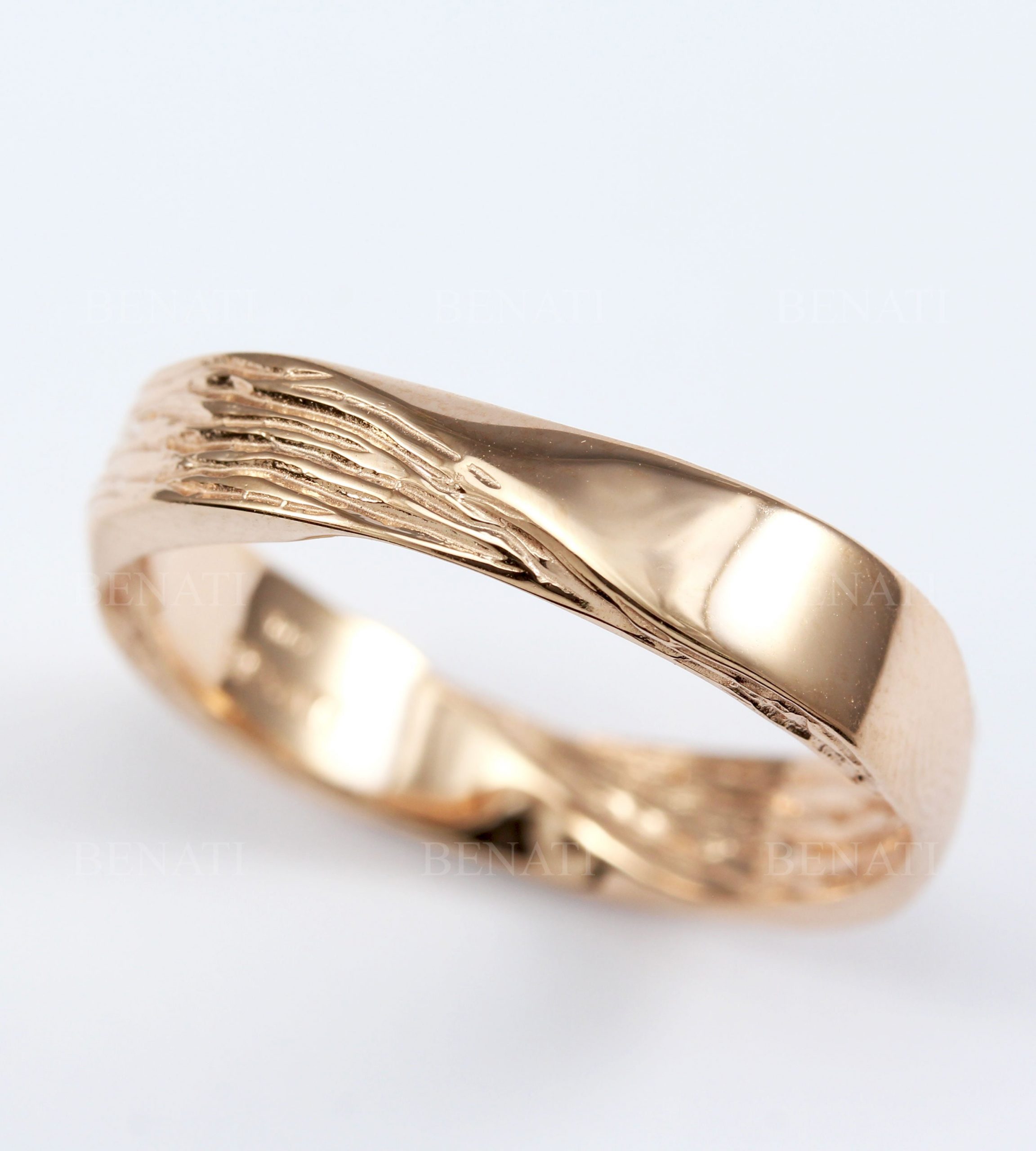 Solid Gold Mobius Mens Wedding band, Wood Texture Band | Benati