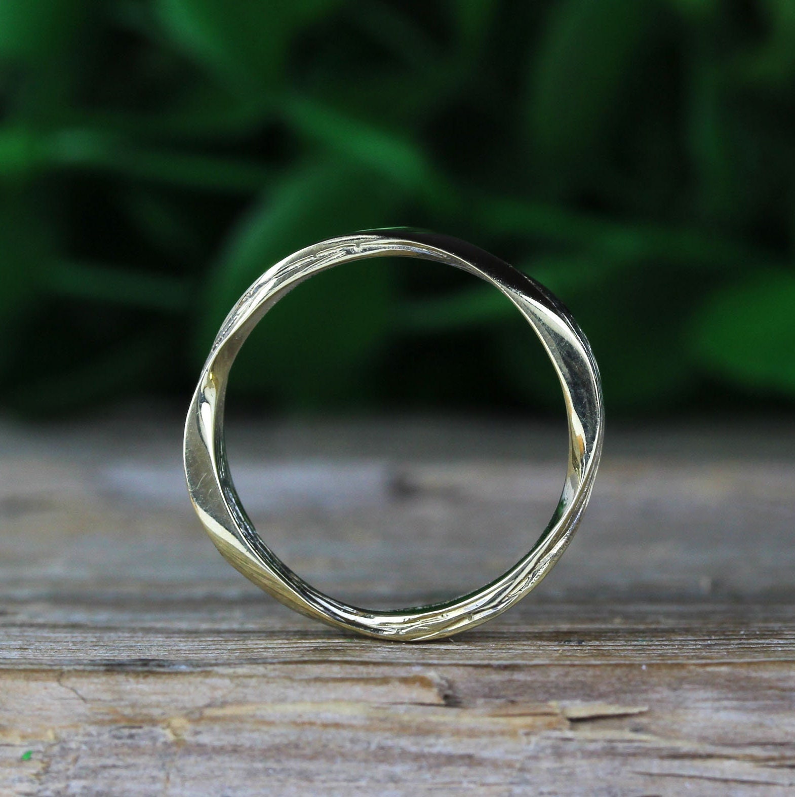 Solid Gold Mobius Mens Wedding band, Wood Texture Band | Benati